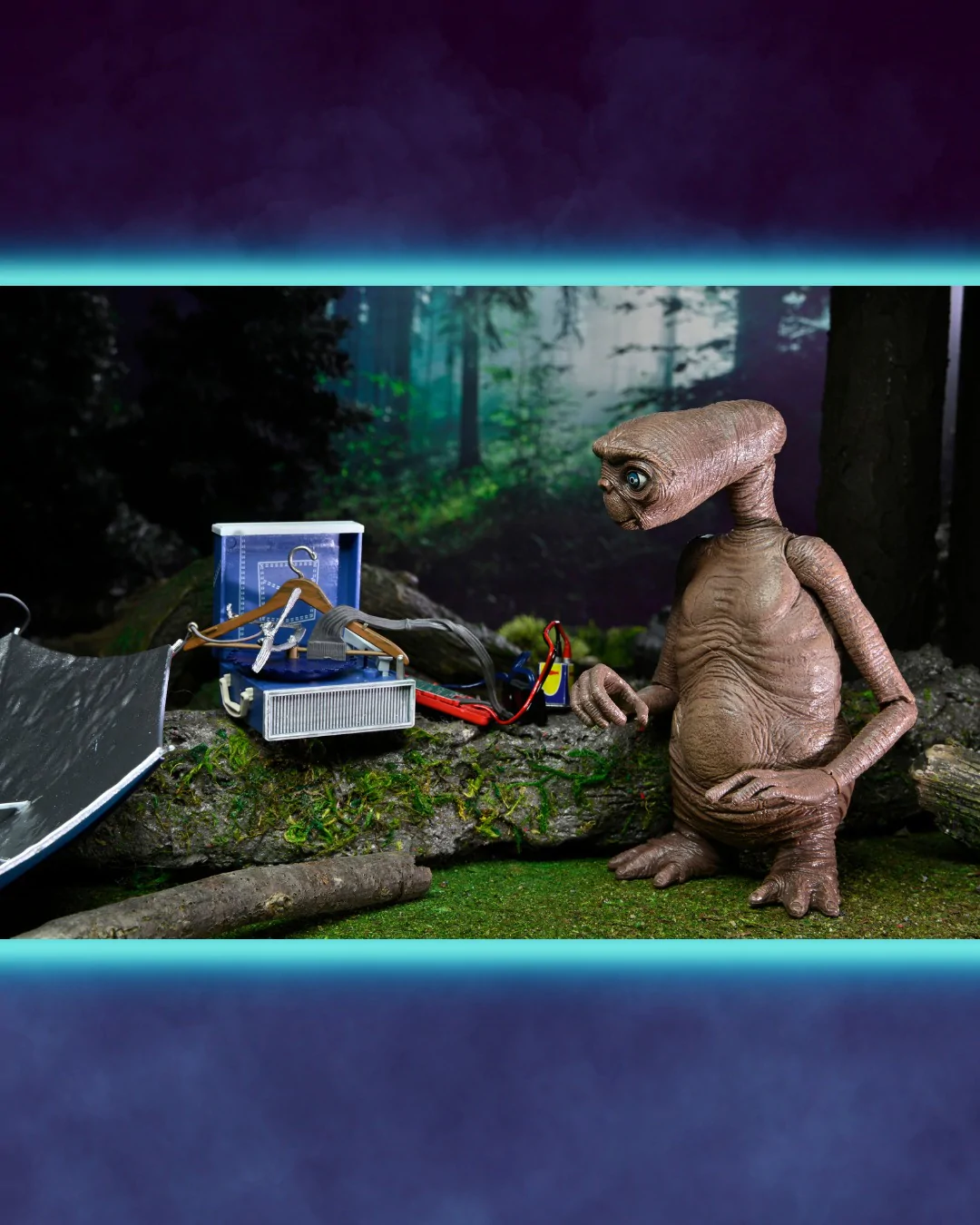 E.T. 40th Anniversary Deluxe Ultimate E.T. with LED Chest 7″ Scale ...